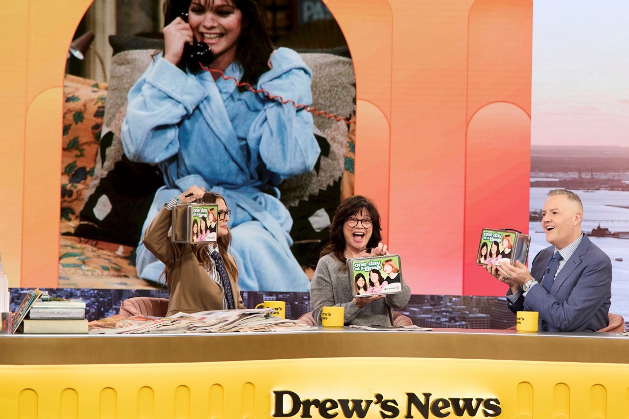 Paramount Press Express | The Drew Barrymore Show: Valerie Bertinelli ...