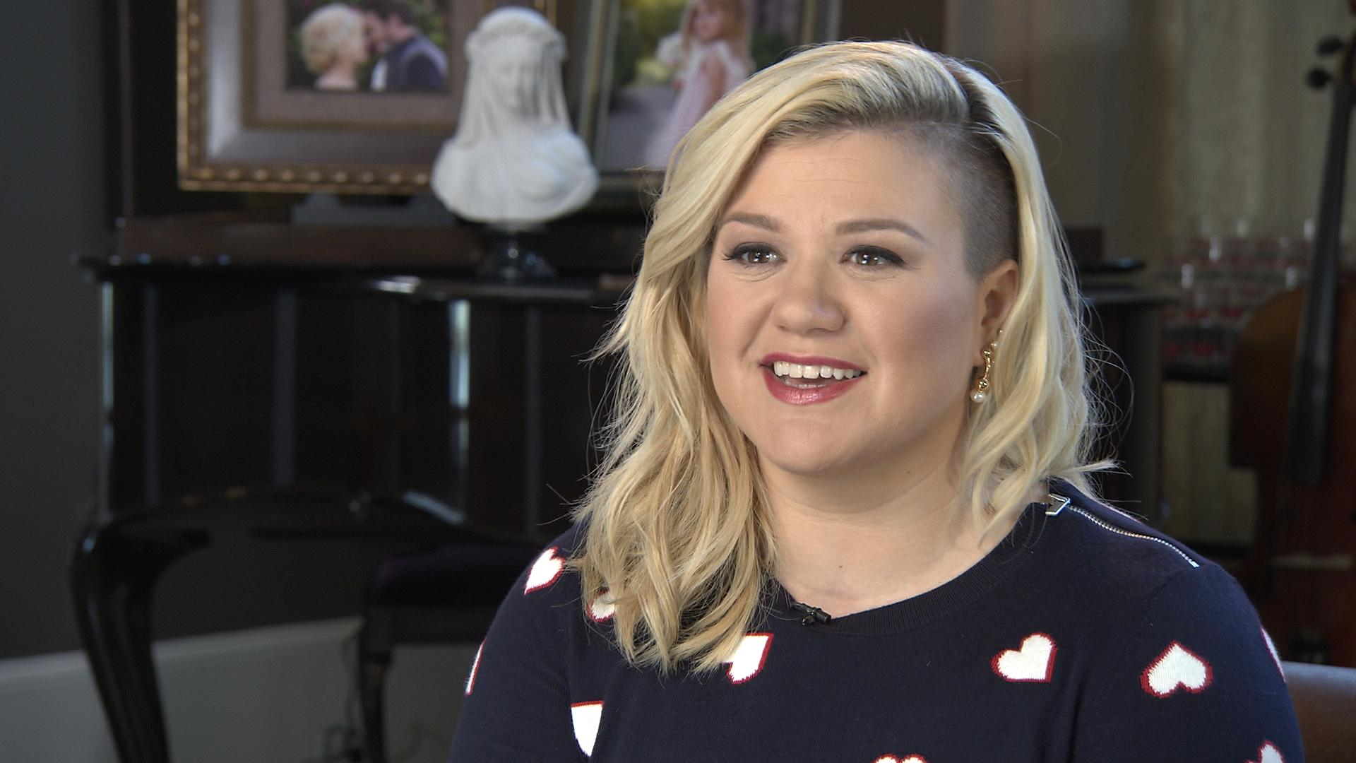 Paramount Press Express | SINGER KELLY CLARKSON TELLS “CBS SUNDAY ...
